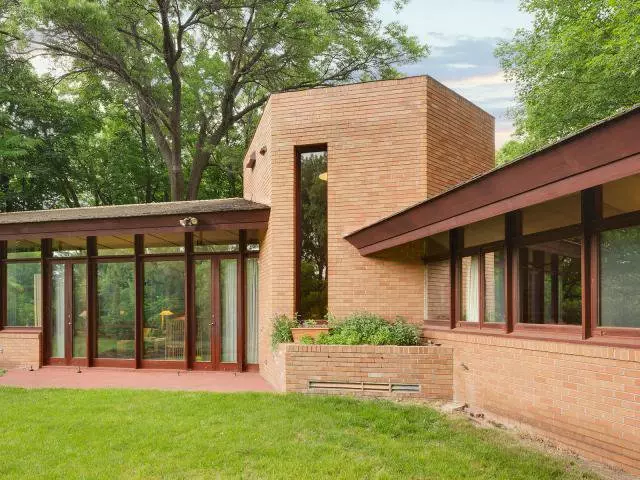 Una casa de Minnesota dissenyada per Frank Lloyd Wright està a la venda, mobles originals i tot 37725_9