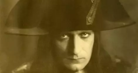 Albert Dieudonné no papel-título do épico Napoleão de Abel Gance.