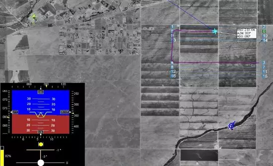 ドローンの飛行経路を案内するために使用される果樹園の衛星画像