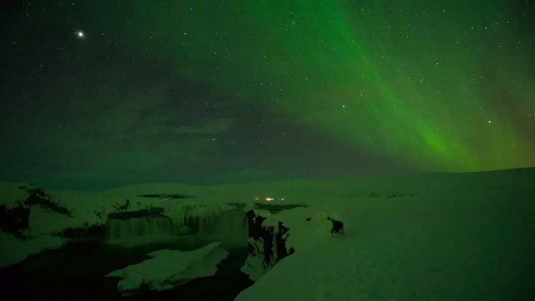 Граждане-ученые помогают составить карту полярных сияний с помощью захватывающих дух фотографий 38277_11
