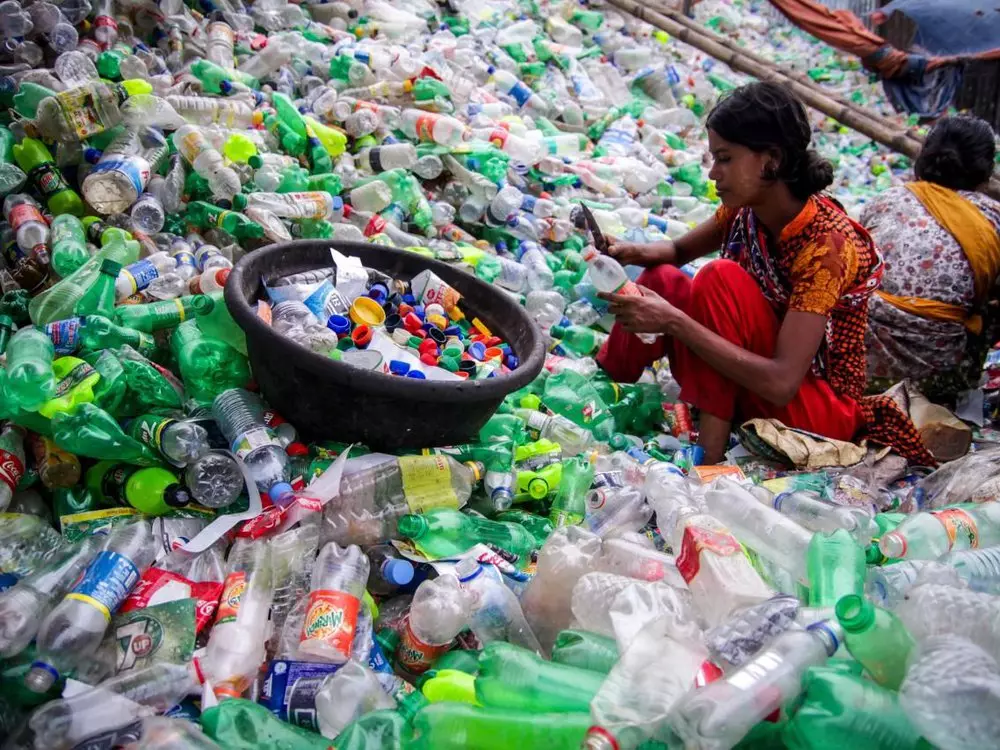 Le donne ordina la plastica