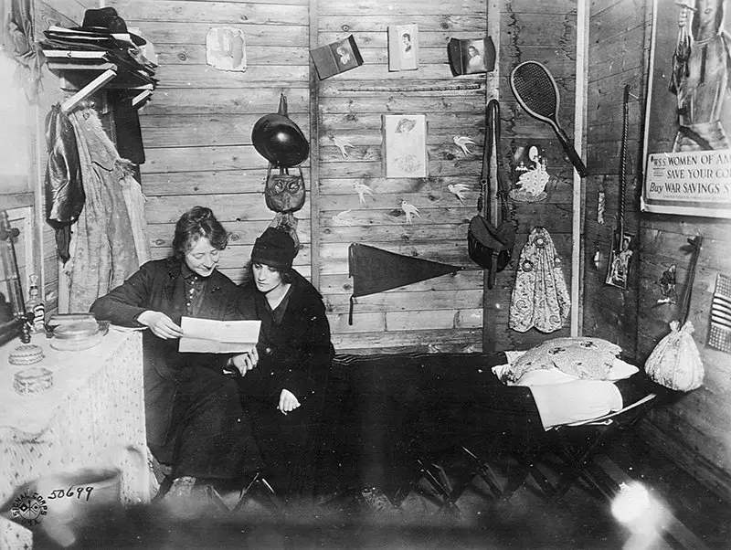 Ženske na fronti prve svetovne vojne so začele uporabljati telefone