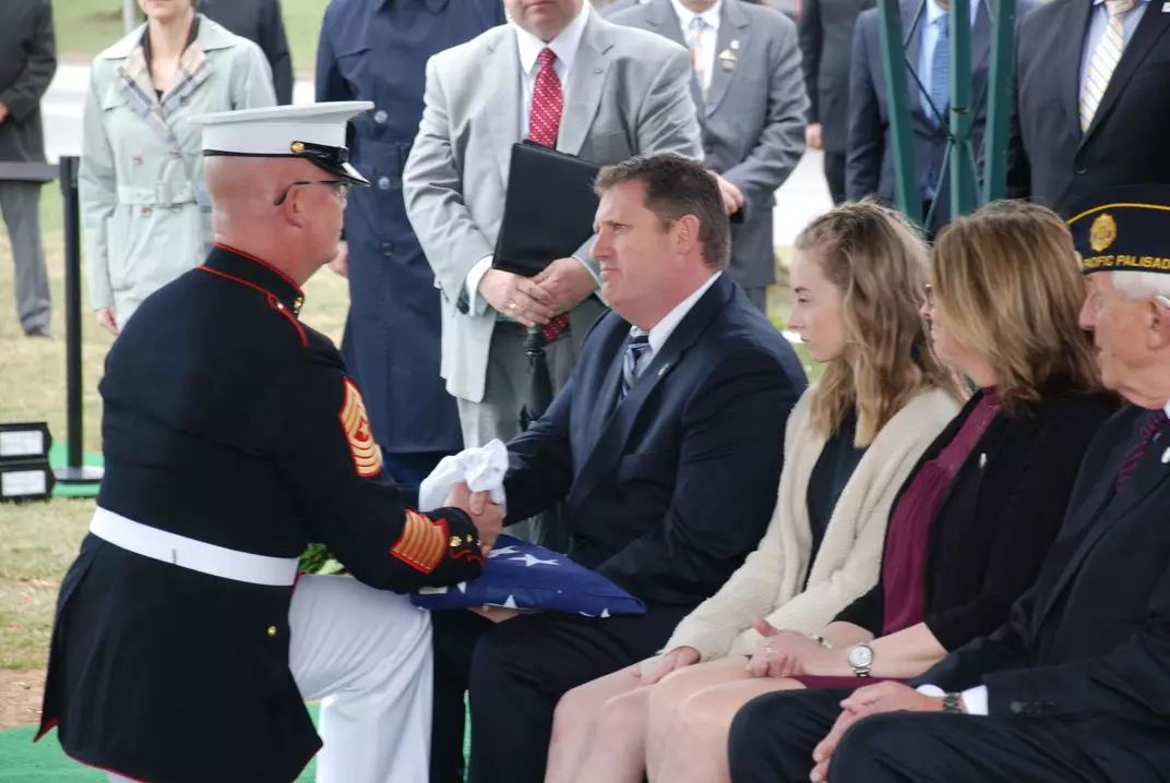 WWII Marine begruewen zu Arlington, 73 Joer no sengem Doud