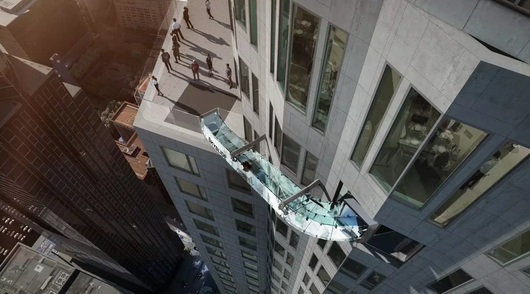 Odrestaurowany wieżowiec w LA będzie miał przerażającą szklaną zjeżdżalnię 38586_2