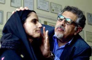 Zakia (L) & Dr Mohammad Jawad (R) dalam Saving Face