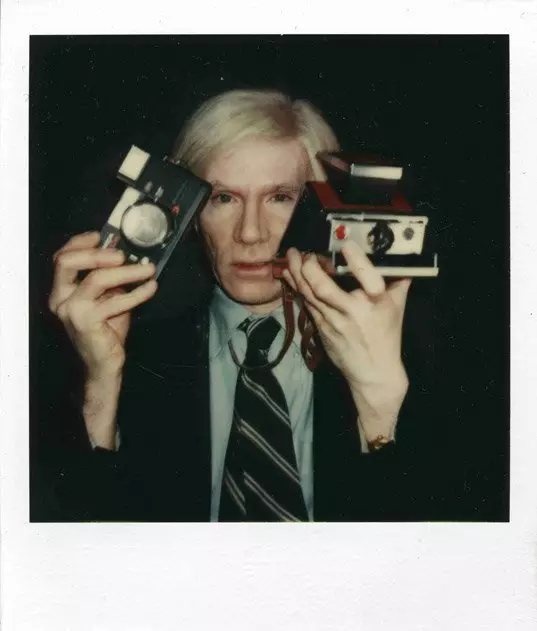 Энди SX-70 жана Konica менен