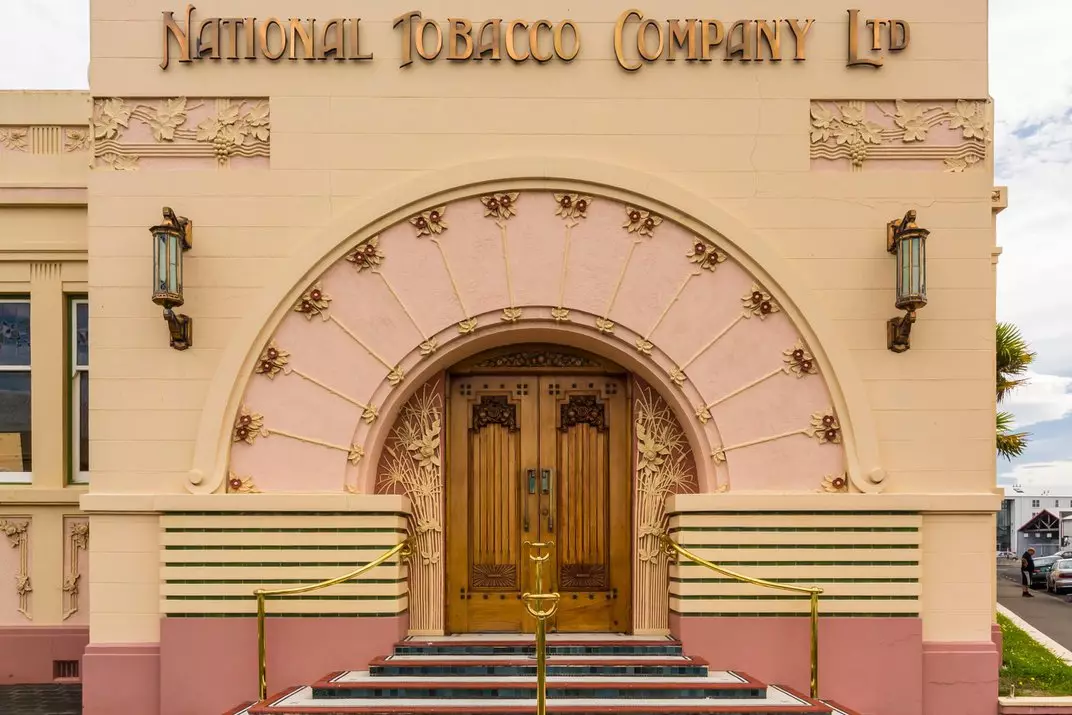 Yuav ua li cas av qeeg tig Lub Nroog New Zealand rau hauv Art Deco Capital ntawm lub ntiaj teb 39085_3