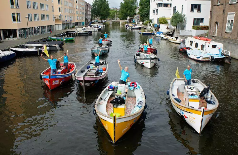 Pescuitul pentru plastic este cea mai recentă modalitate de a curăța canalele din Amsterdam 390_2