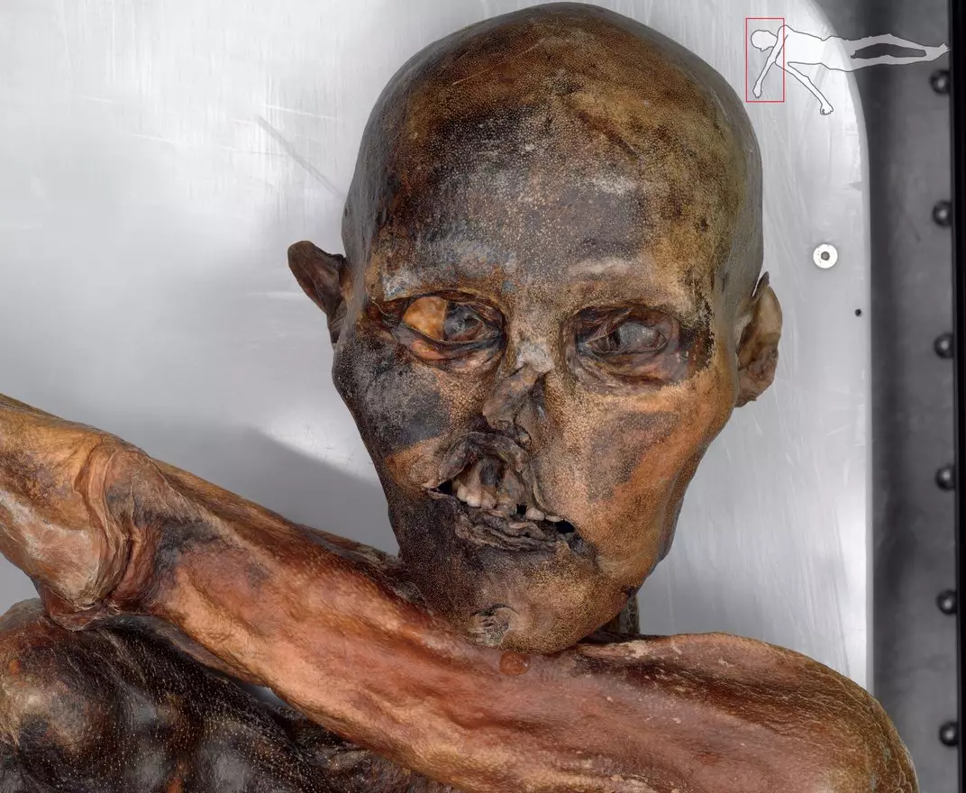 Un artista crea unha réplica detallada de Ötzi, o 
