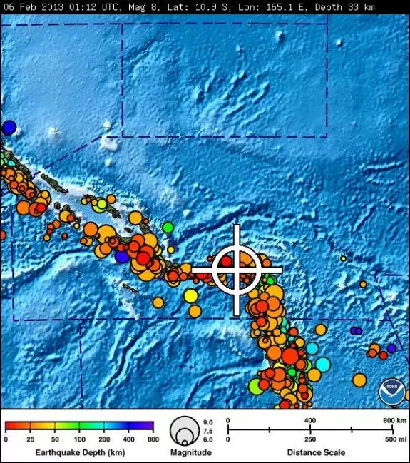 Gempa utama 8.0 ieu dikurilingan ku runtuyan foreshocks ukuranana jeung aftershocks.