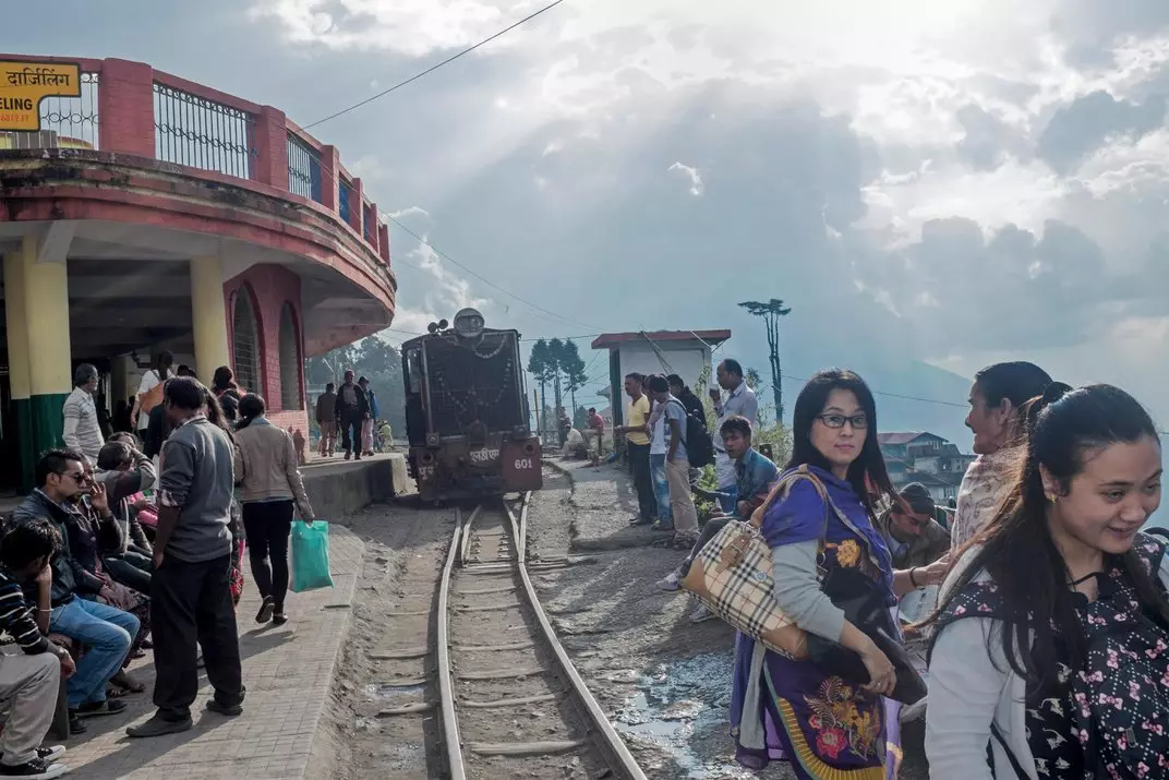 L'epico viaggio in treno di un uomo sull'Himalaya di Darjeeling 39544_1