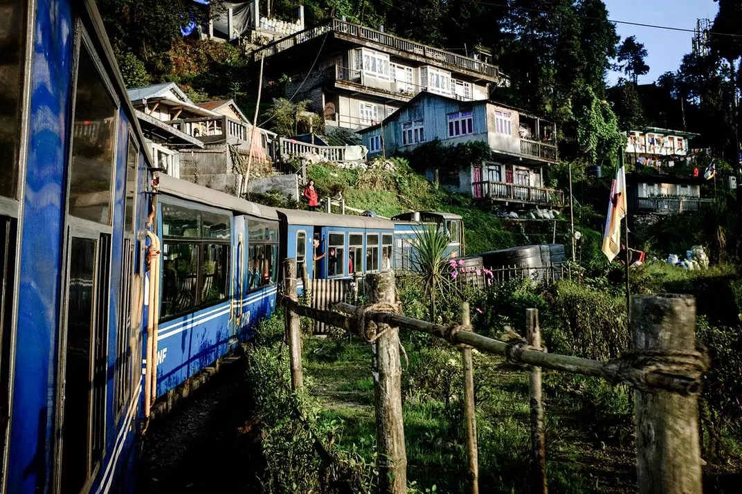 L'epico viaggio in treno di un uomo sull'Himalaya di Darjeeling 39544_3