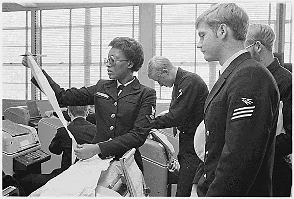 Фотографії свідчать про деяких з перших чорношкірих жінок, які служили у ВМС США 39551_2