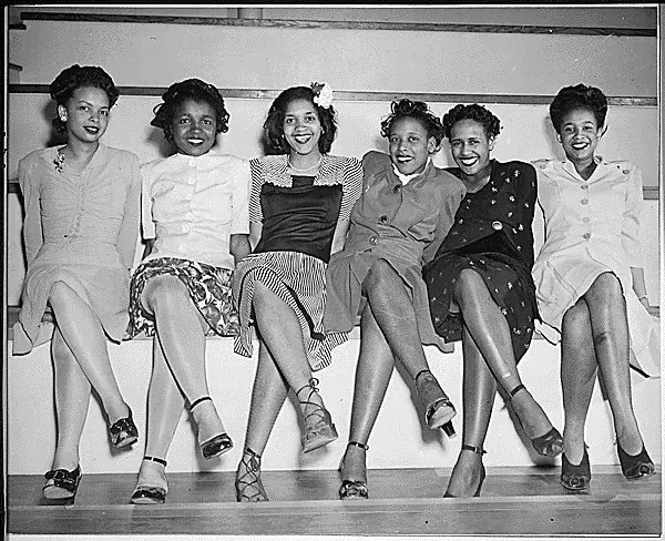 Фотографії свідчать про деяких з перших чорношкірих жінок, які служили у ВМС США 39551_5