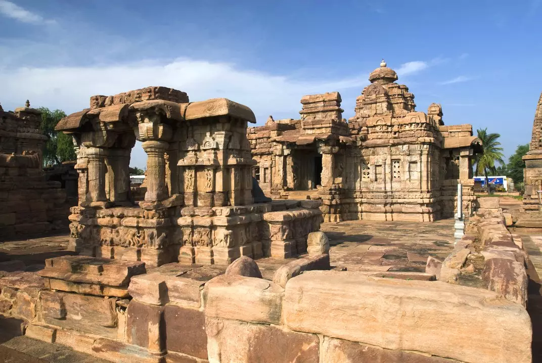 Įspūdingos Pietų Indijos urvų šventyklos 39761_10