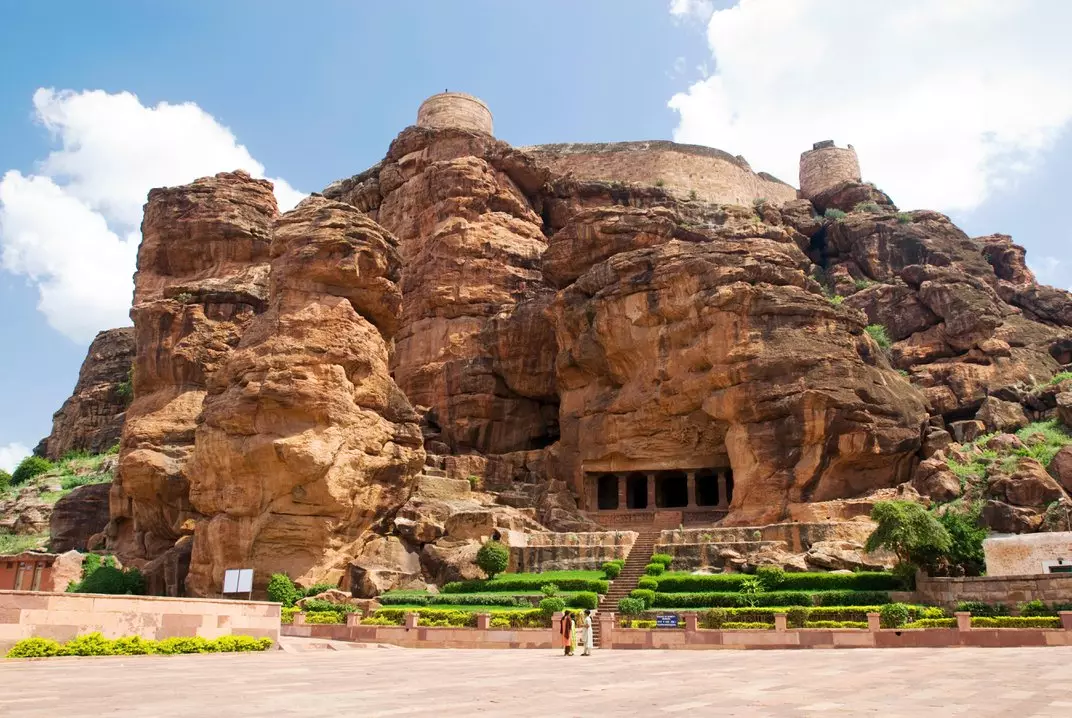 Abubuwan ban mamaki na Cave Temples na Kudancin Indiya 39761_9