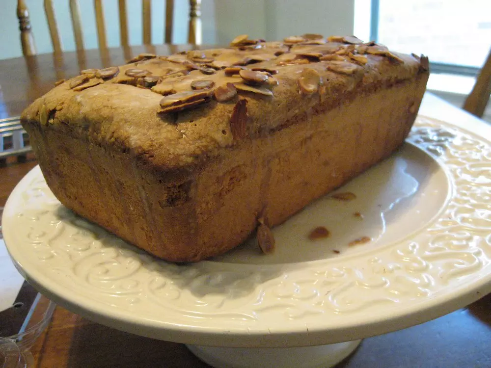 Almond_pound_cake,_angled_profile.jpg