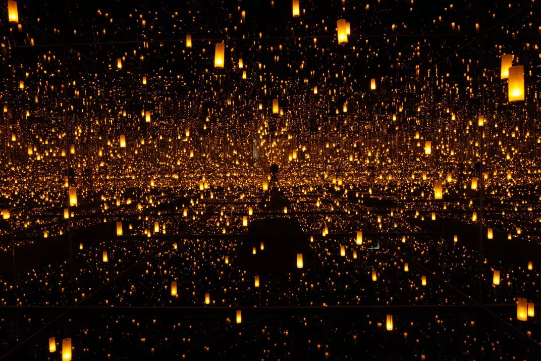 Volg die Polka Dots na Yayoi Kusama se Infinity Rooms wat museumrekords breek 40106_20
