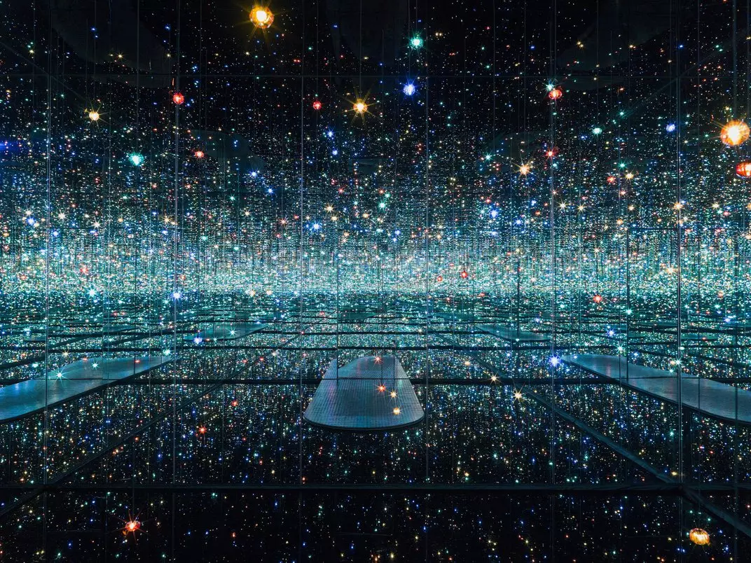 Volg die Polka Dots na Yayoi Kusama se Infinity Rooms wat museumrekords breek 40106_23