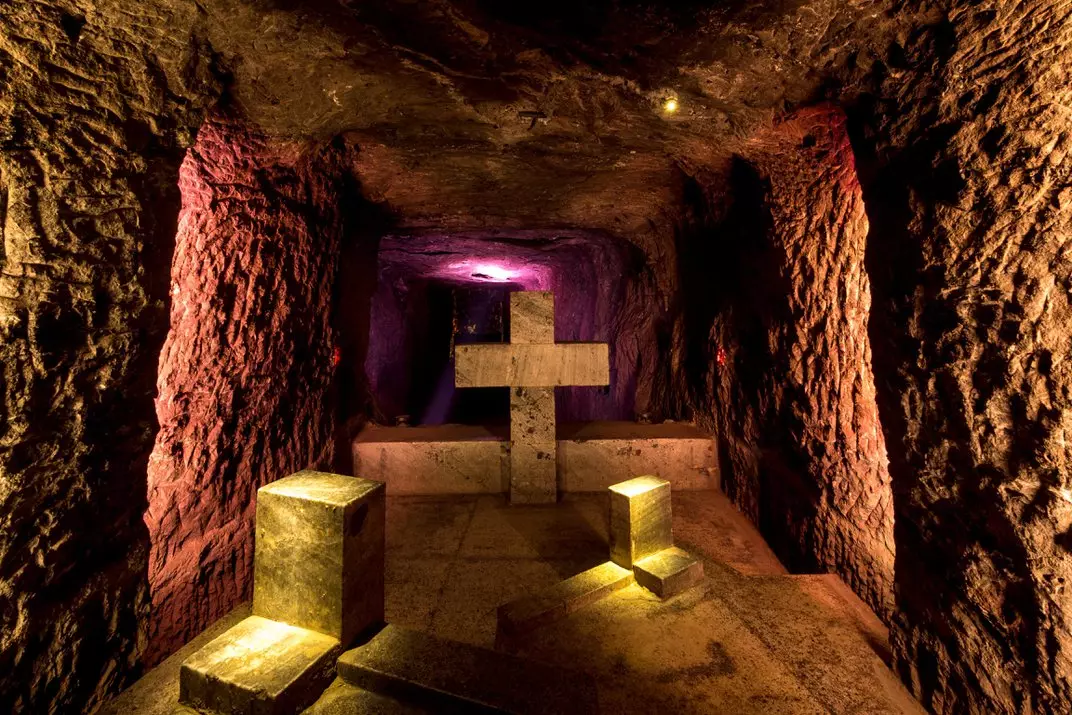 Step Inside This Underground Cathedral, Carved Into the Walls of an Abandoned Salt Mine 40108_11