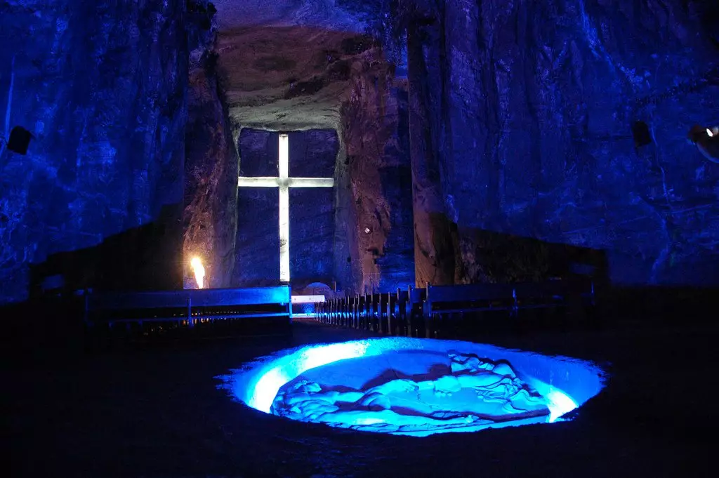 Step Inside This Underground Cathedral, Carved Into the Walls of an Abandoned Salt Mine 40108_6