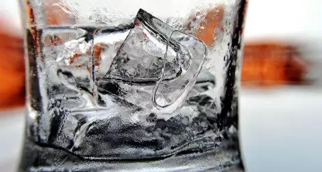Публікацыя Лізы пра тое, чаму іншыя краіны не выкарыстоўваюць кубікі лёду, была самай чытанай публікацыяй на Food and Think у 2011 годзе