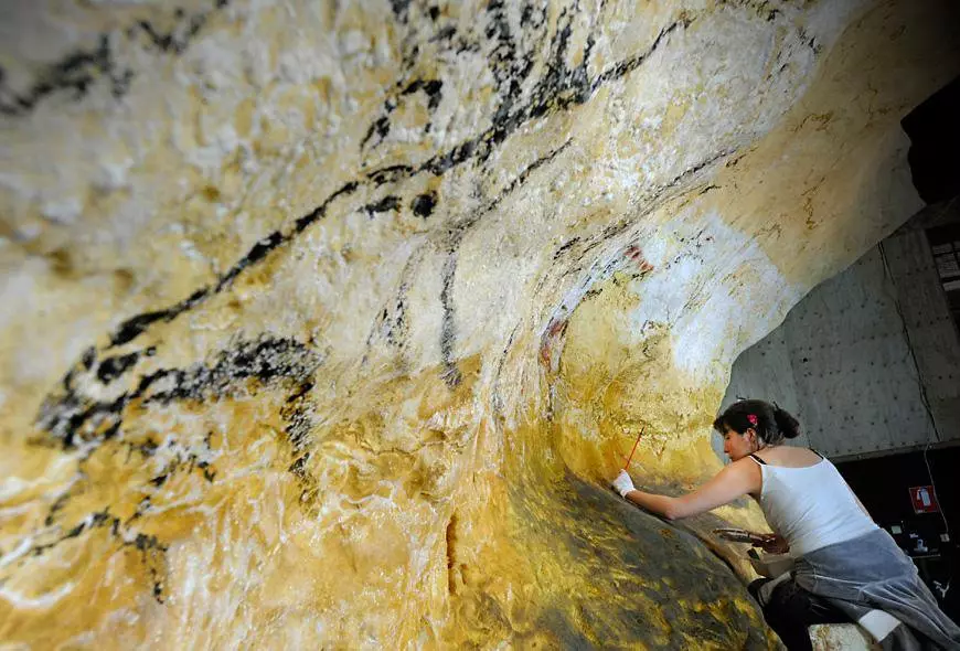 Katso maailmaa kuin paleoliittisen luola-asukas tällä Lascaux'n luolamaalausten jäljennöksellä 40129_4