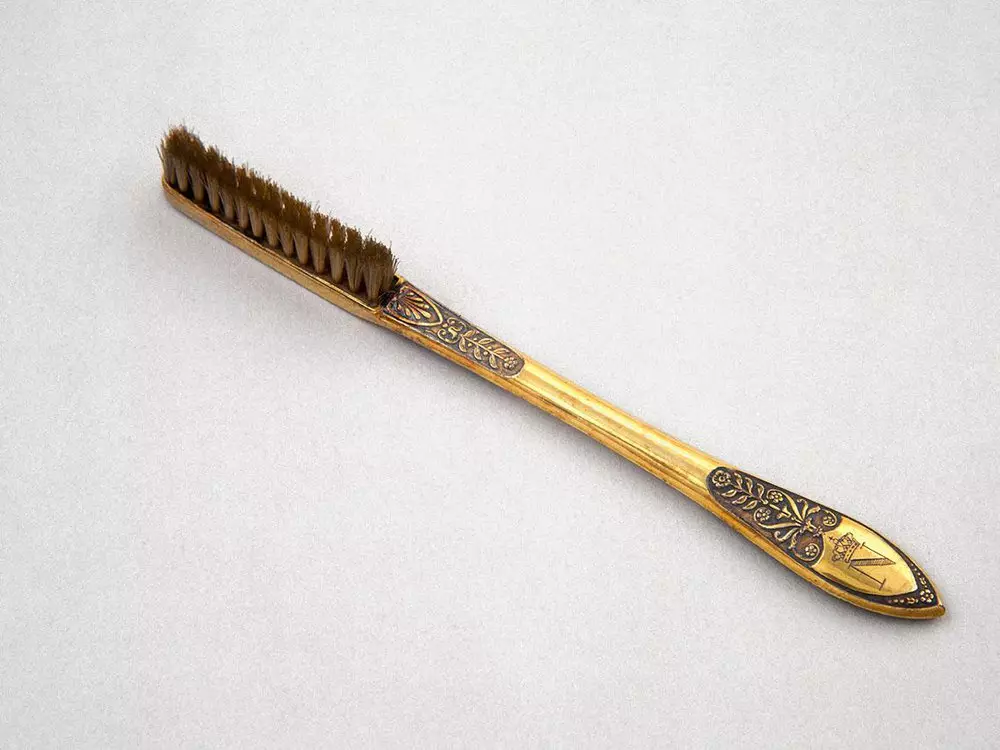 Cepillo de dientes de Napoleón,_c_1795._(9660576547).jpg