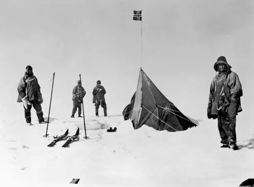 Fotografiile rămase ale călătoriei la Polul Sud condamnat 40285_2