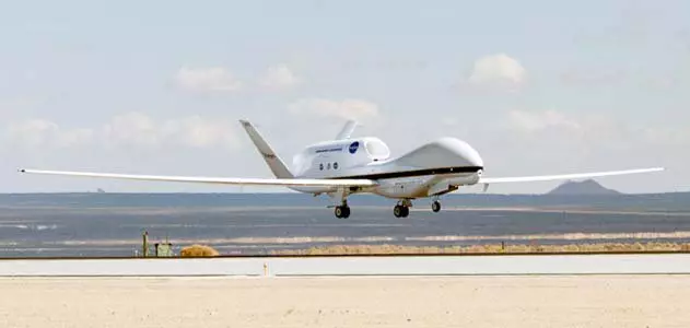 Tripulatu gabeko Global Hawk-ek estratosferan NASAren klima-aldaketaren lehen ikerketa egingo du.