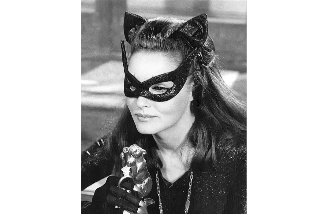 ג'ולי ניומאר בתור אשת חתול