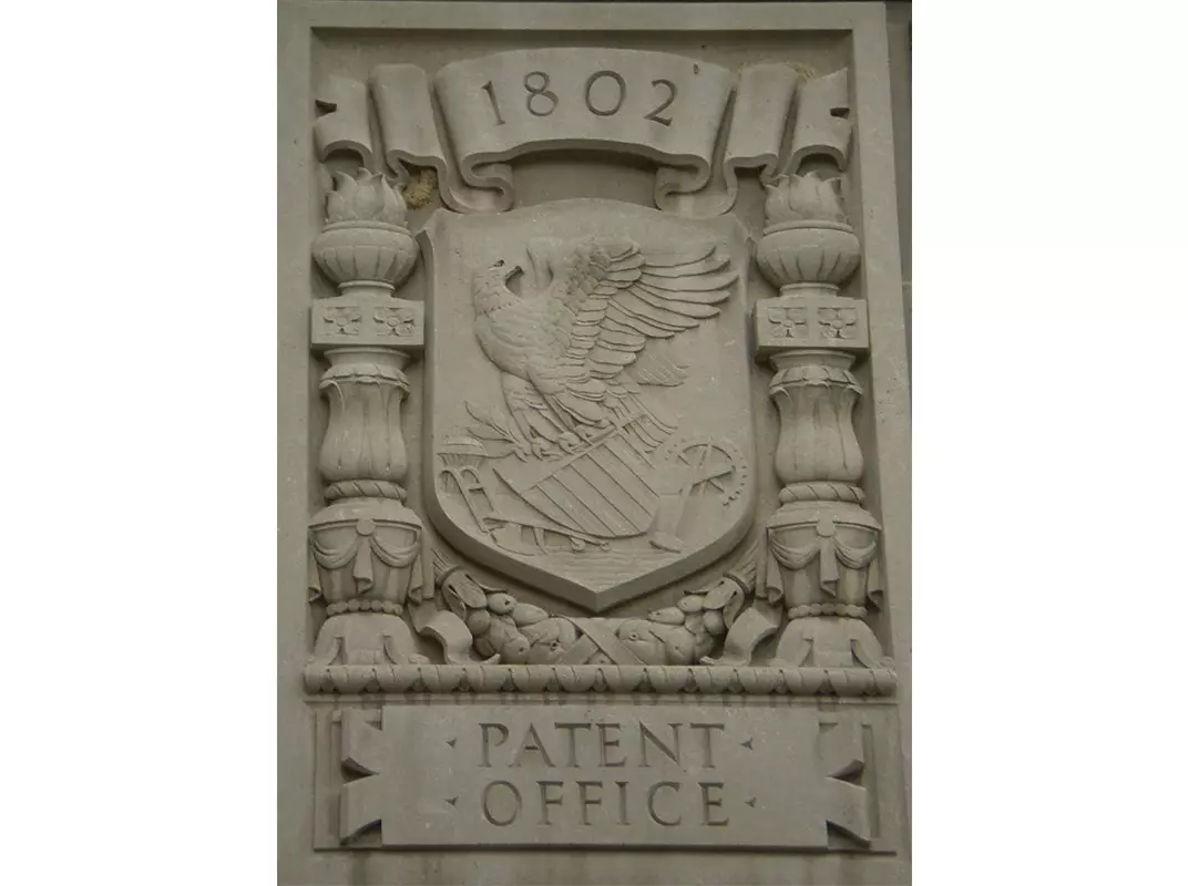 Patent Office reliëf op de Herbert C. Hoover Building