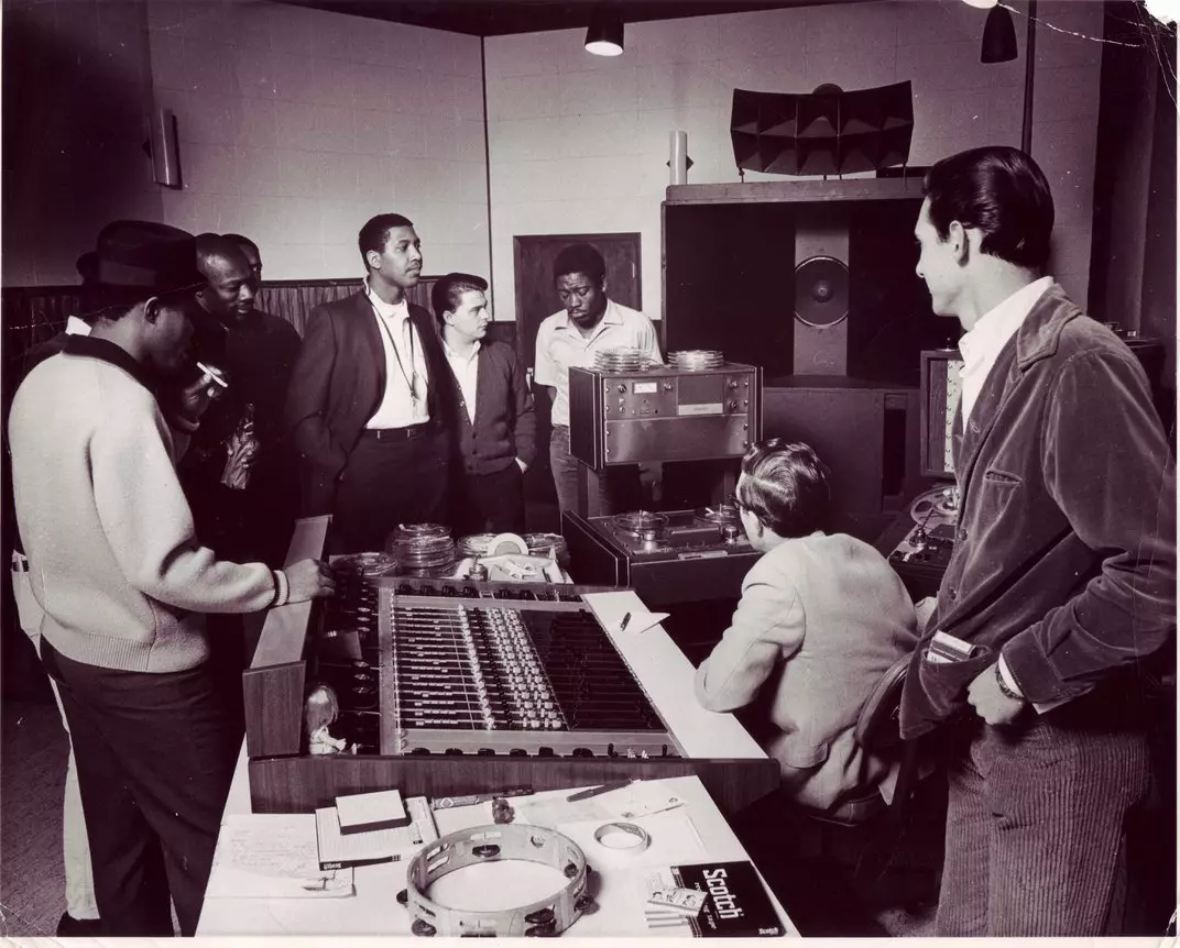 Speel Paul Simon se klavier of Croon Into Elvis se mikrofoon by These Seven Historic Recording Studios 40612_11