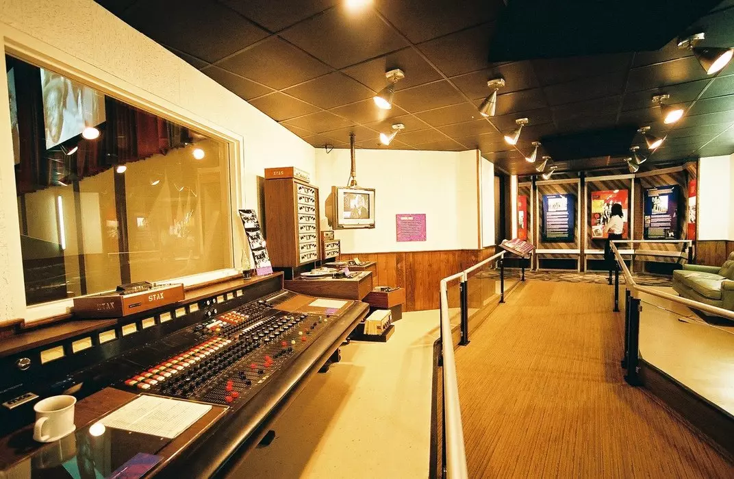 Speel Paul Simon se klavier of Croon Into Elvis se mikrofoon by These Seven Historic Recording Studios 40612_8