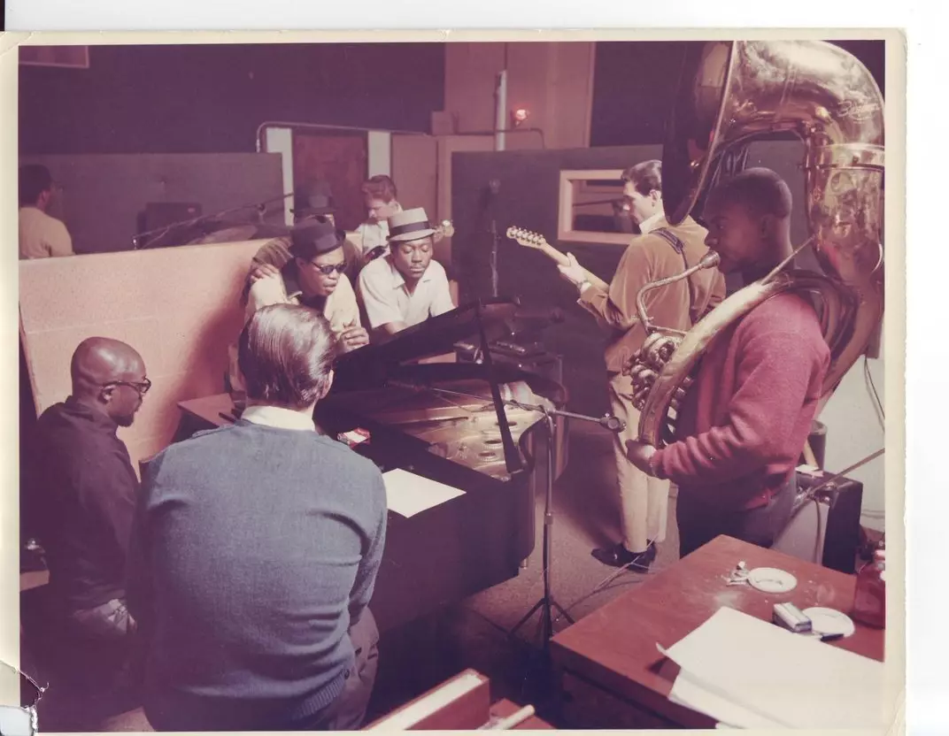 Bu Yeddi Tarixi Səsyazma Studiyasında Paul Simon-un Piano və ya Croon Into Elvis' Mic mahnısını çalın 40612_9
