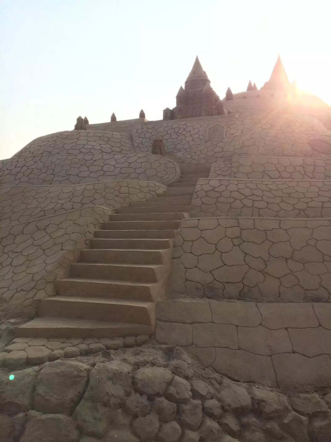 Estas fotos mostram o quão colossal é o castelo de areia mais alto do mundo 40674_5