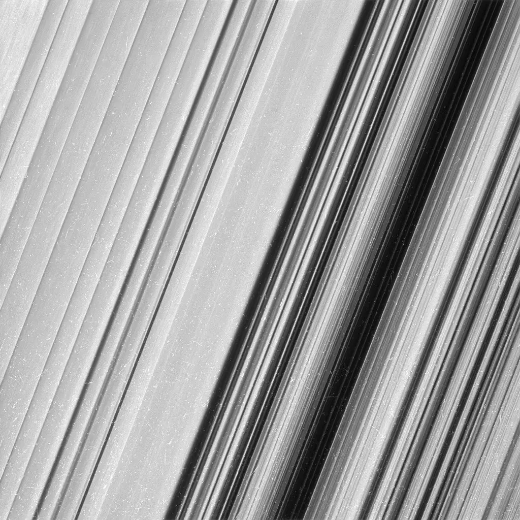 Naglabas ang NASA ng Mga Bagong Snapshot ng Saturn's Rings 40994_2