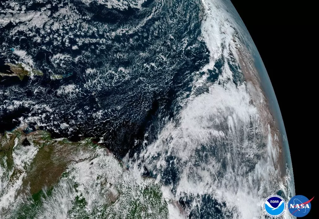 Consulta imaxes impresionantes do satélite máis novo da NOAA 41064_4