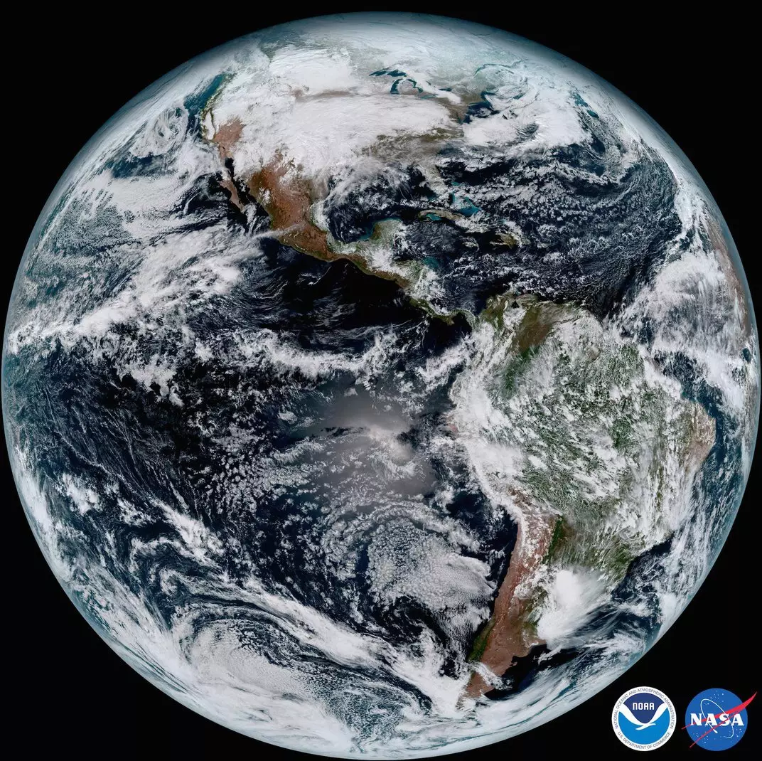 Schauen Sie sich atemberaubende Bilder vom neuesten Satelliten der NOAA an 41064_5