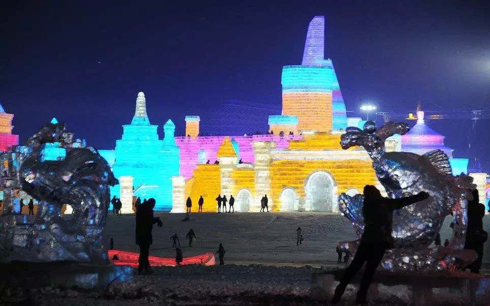 Ang Ice Festival na ito sa China ay Isang Panaginip na Kulay Bahaghari 41093_1