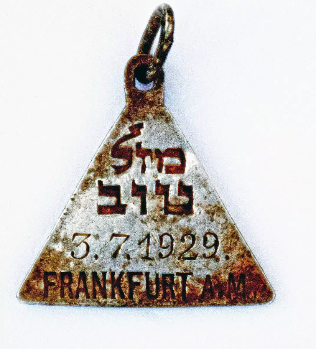 Kalung Serupa dengan Yang Dimiliki oleh Anne Frank Ditemui di Kem Kematian Nazi 41194_2