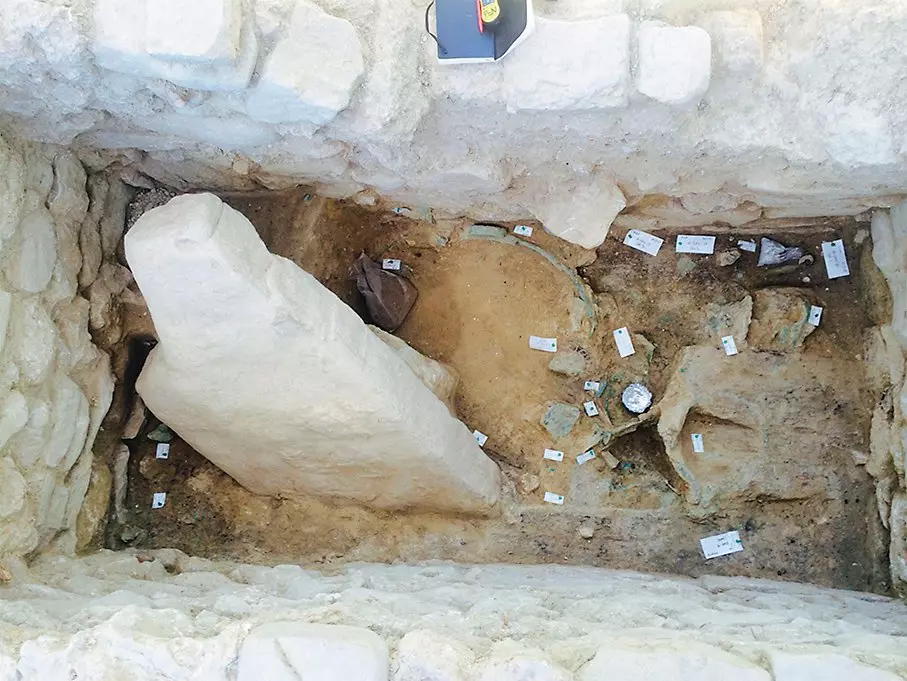 Оваа грчка гробница стара 3.500 години го подигна она што мислевме дека го знаеме за корените на западната цивилизација 41338_4