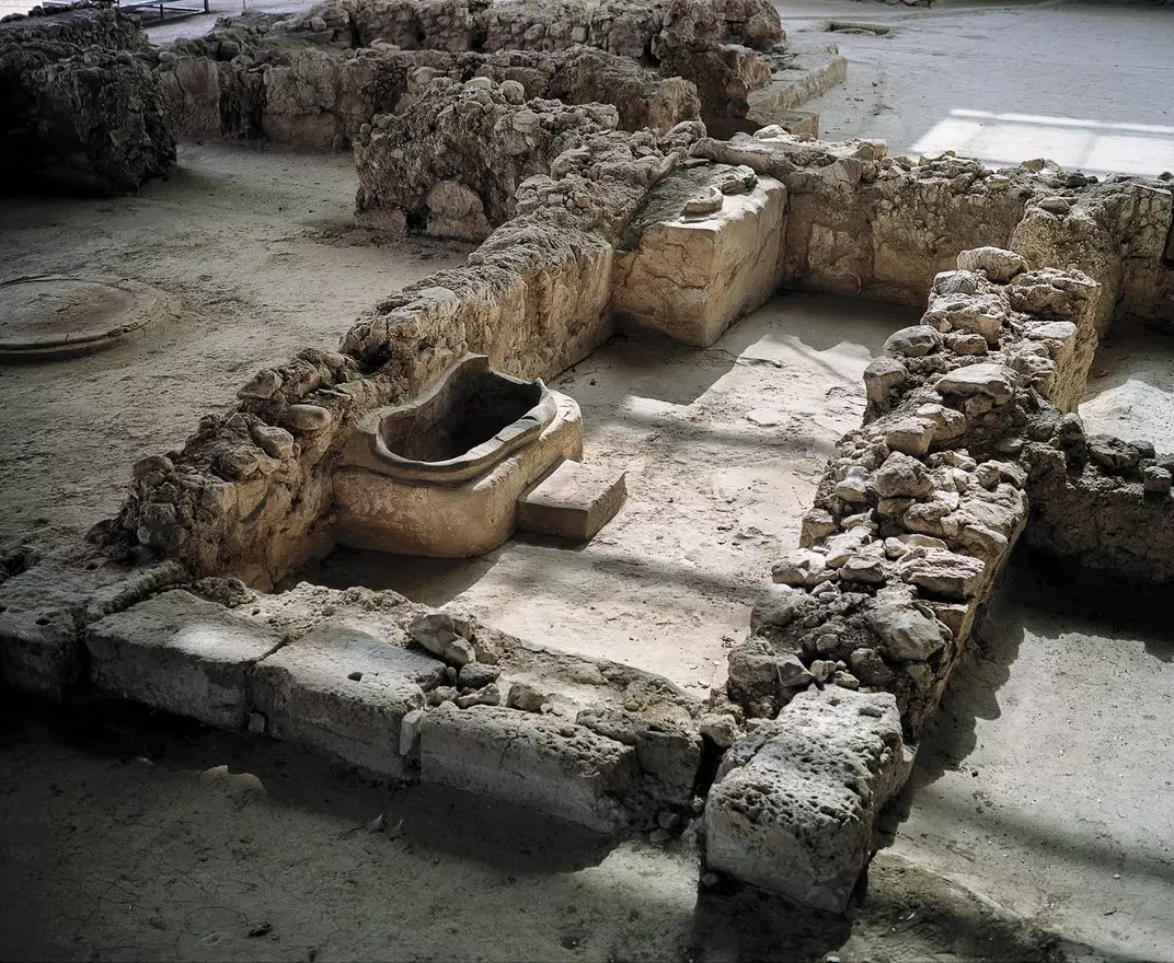 Hierdie 3 500 jaar oue Griekse graf het wat ons gedink het ons geweet het oor die wortels van die Westerse beskawing verbeter 41338_6