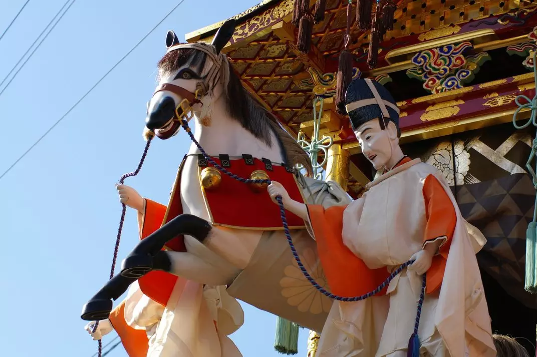 Япониядә, Көз робот курчакларының парадын аңлата 43007_6