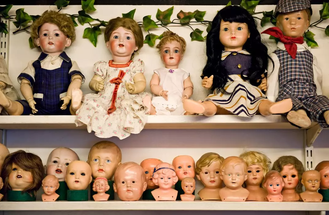 La Historio de Creepy Dolls 43008_4