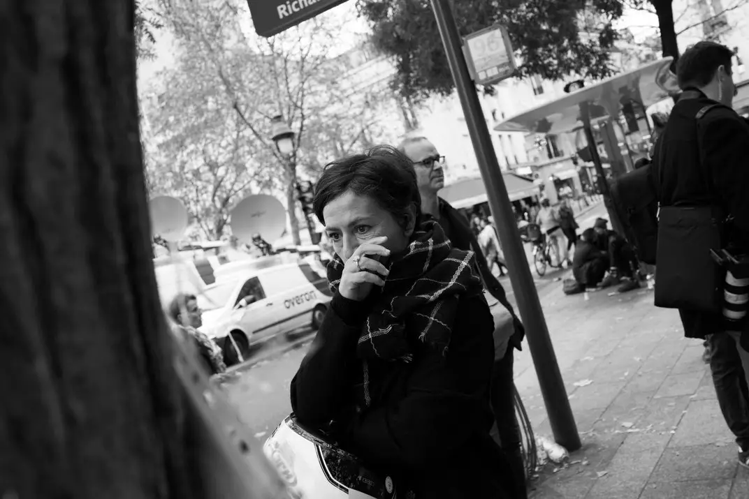 Fotos del testimoni ocular del fotògraf Cristian Movilă de l'atac a París i les seves conseqüències 43034_13