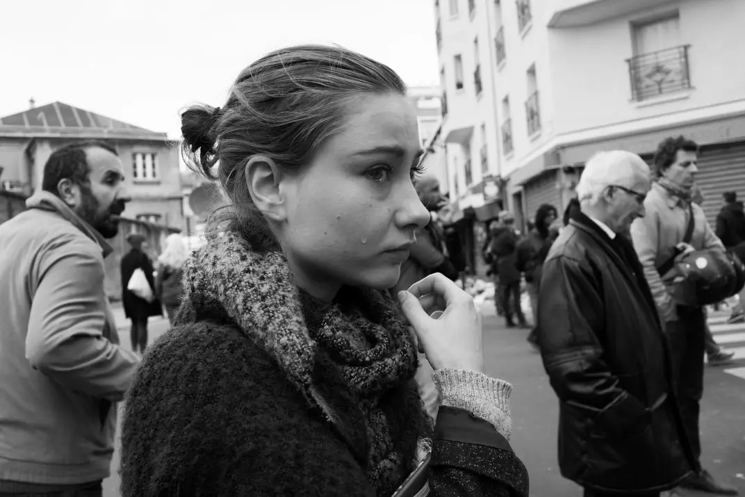 Fotos del testimoni ocular del fotògraf Cristian Movilă de l'atac a París i les seves conseqüències 43034_14