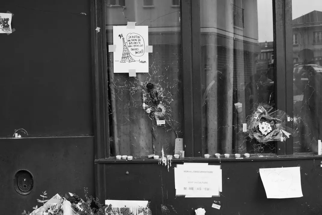 Fotoj de atestanto de la fotisto Cristian Movilă pri la Atako sur Parizo kaj ĝia Sekvo 43034_15
