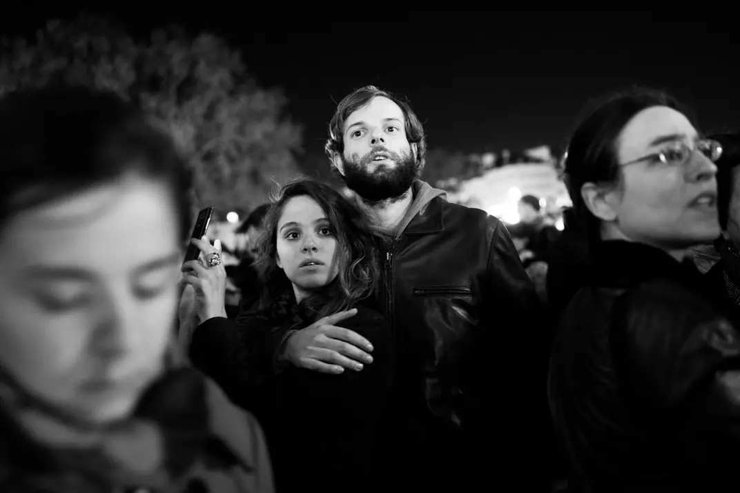 Fotos del testimoni ocular del fotògraf Cristian Movilă de l'atac a París i les seves conseqüències 43034_17