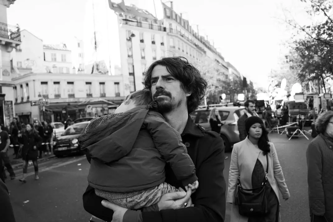 Слики од очевидецот на фотографот Кристијан Мовила од нападот на Париз и неговите последици 43034_4